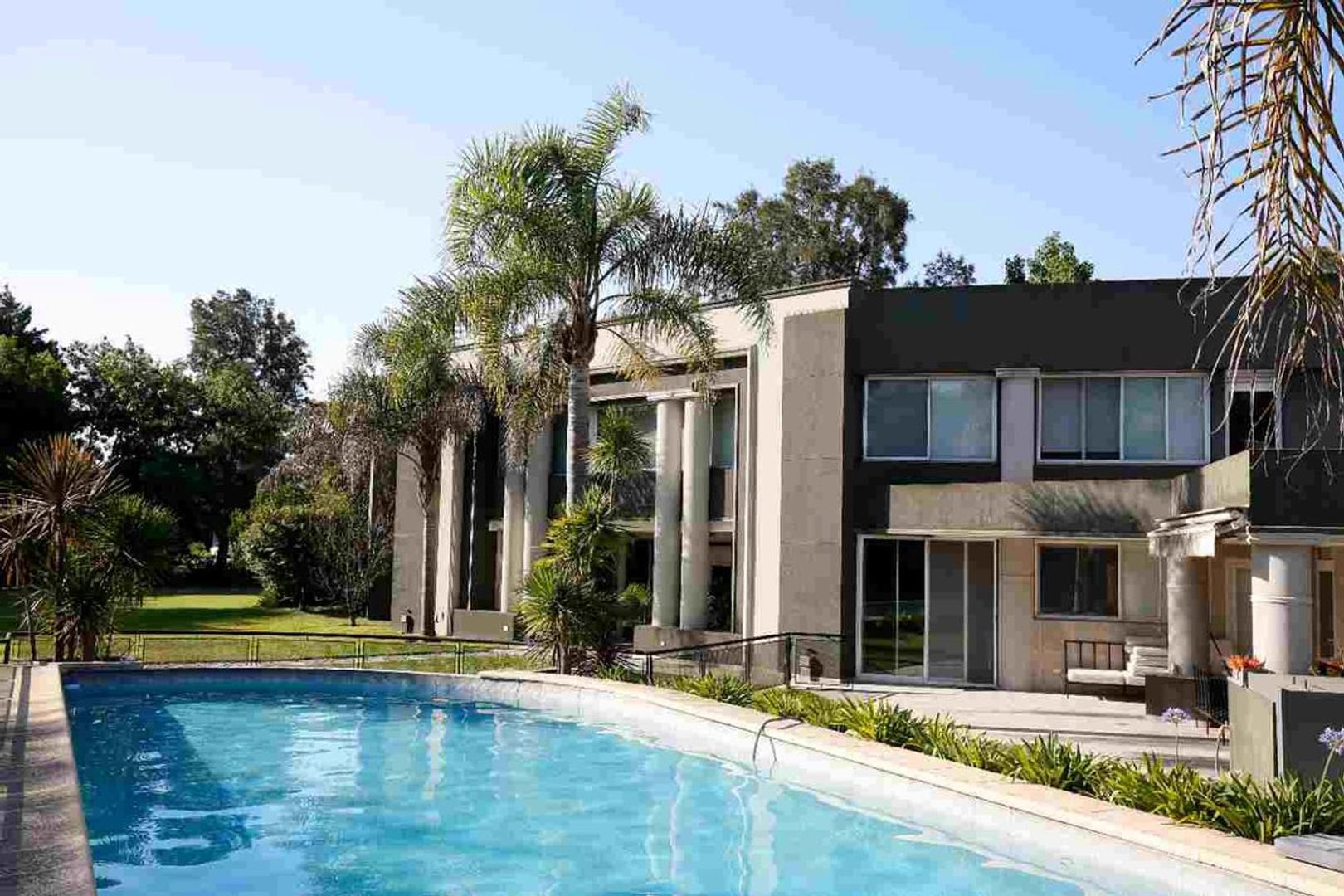 Venta Casa 20 años 4 dormitorios, 500m2, 4 cocheras, Club Campo Abril ...