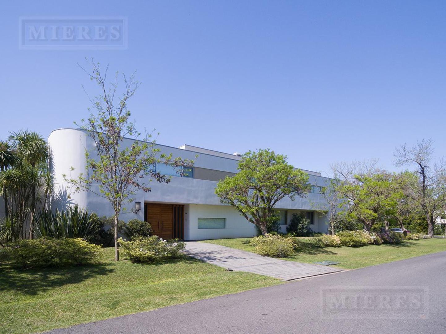 Casa Venta 10 ambientes 11 años, 560m2, con balcón, Mayling Club De ...