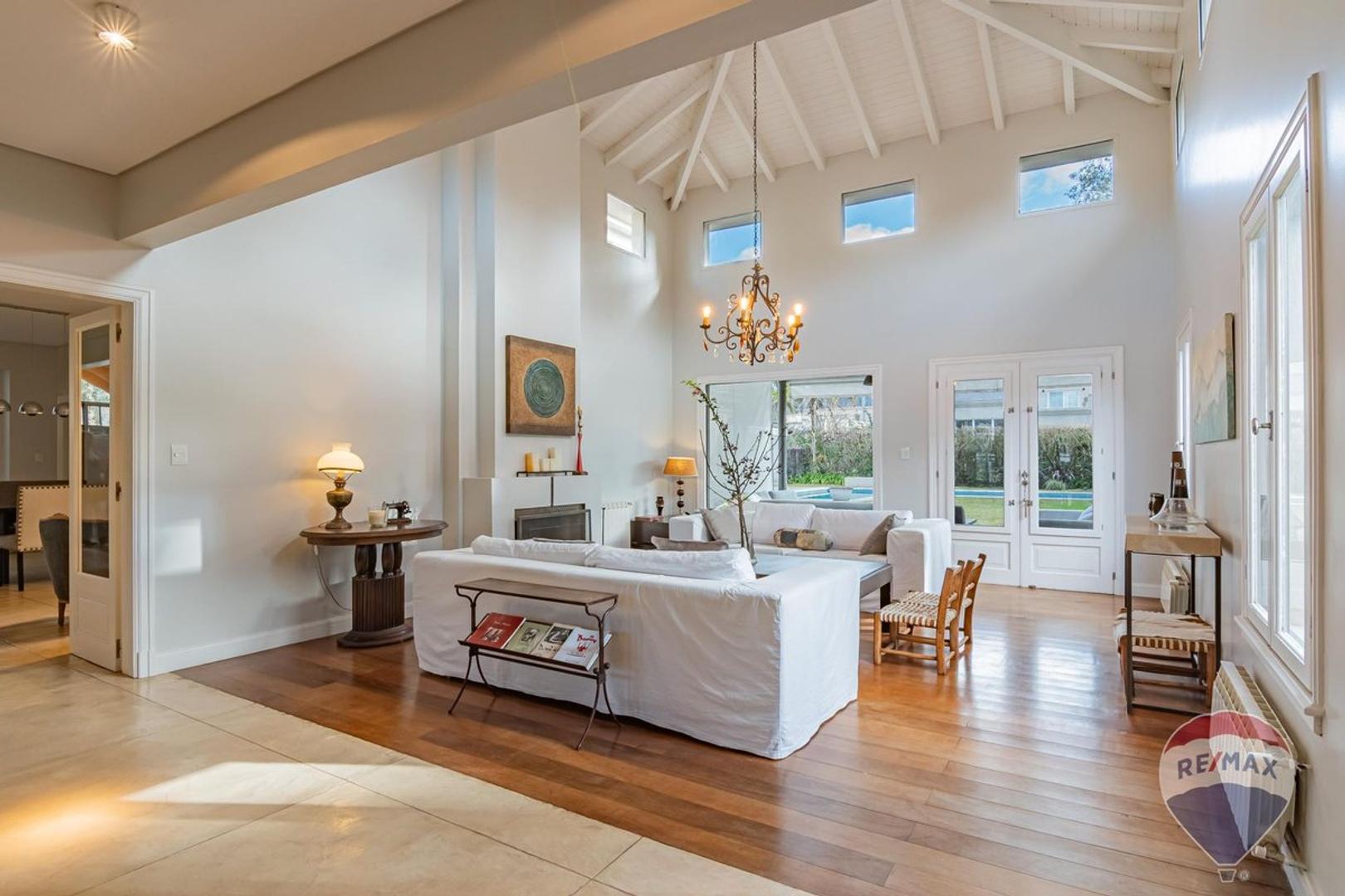 Venta Casa 25 años 5 dormitorios, 280m2, 2 cocheras, Abril Club Campo 0, Guillermo E Hudson ...