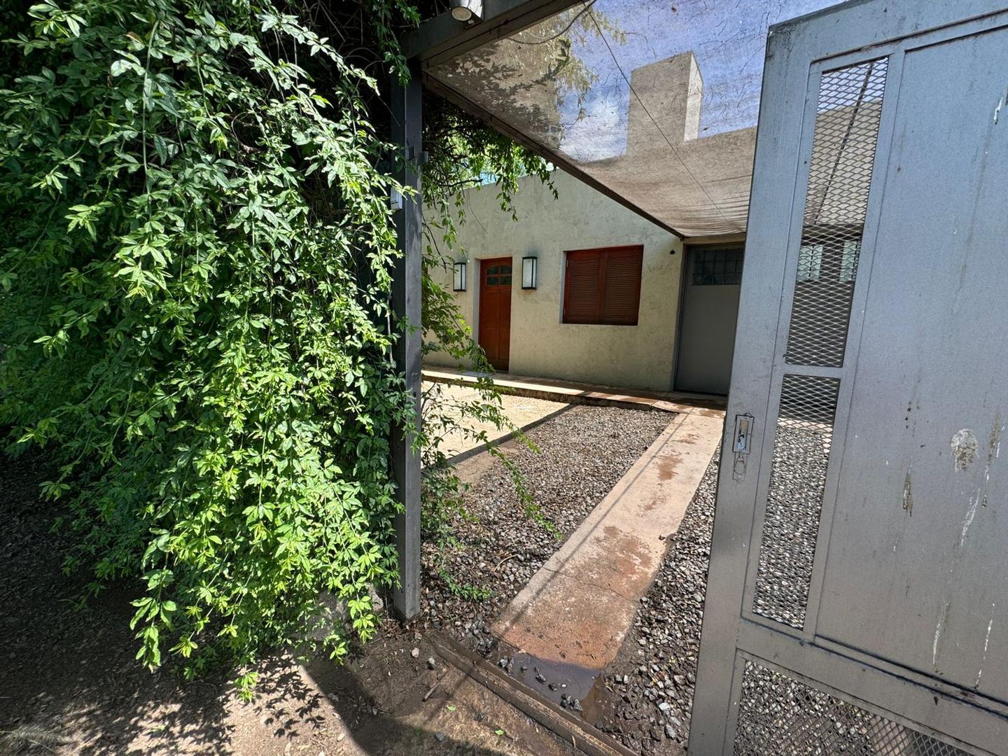 Venta Casa 3 dormitorios 40 años, 216m2, 2 cocheras, Carlos V 500 ...