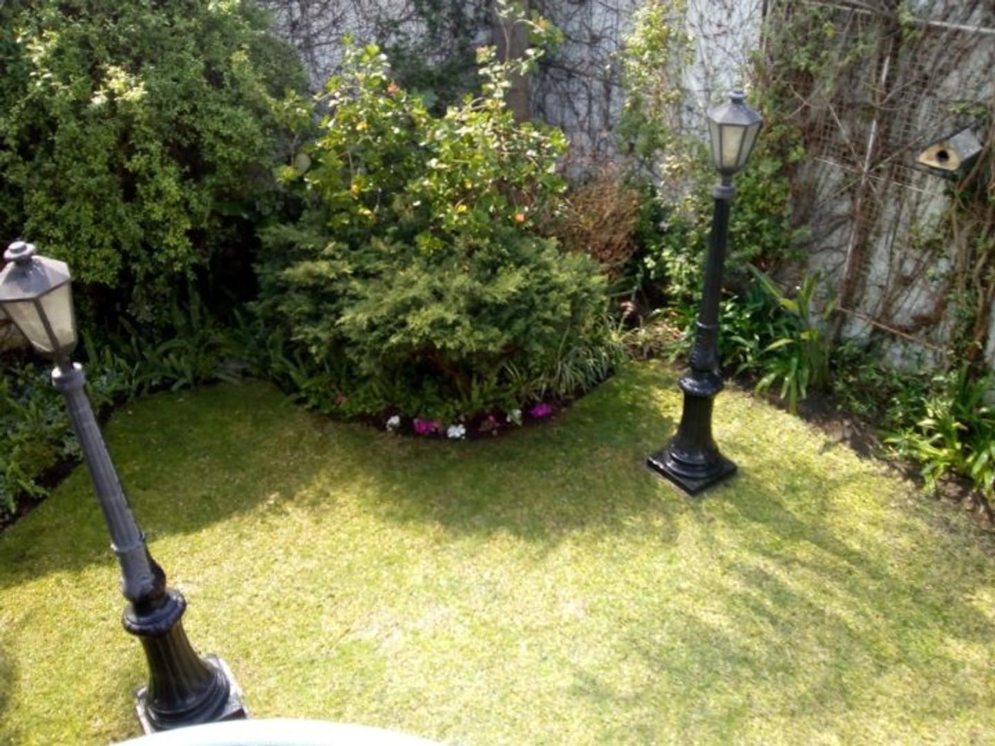 Venta Casa 4 dormitorios 36 años, 2 cocheras, 379m2, Tucuman 3756, Luis ...