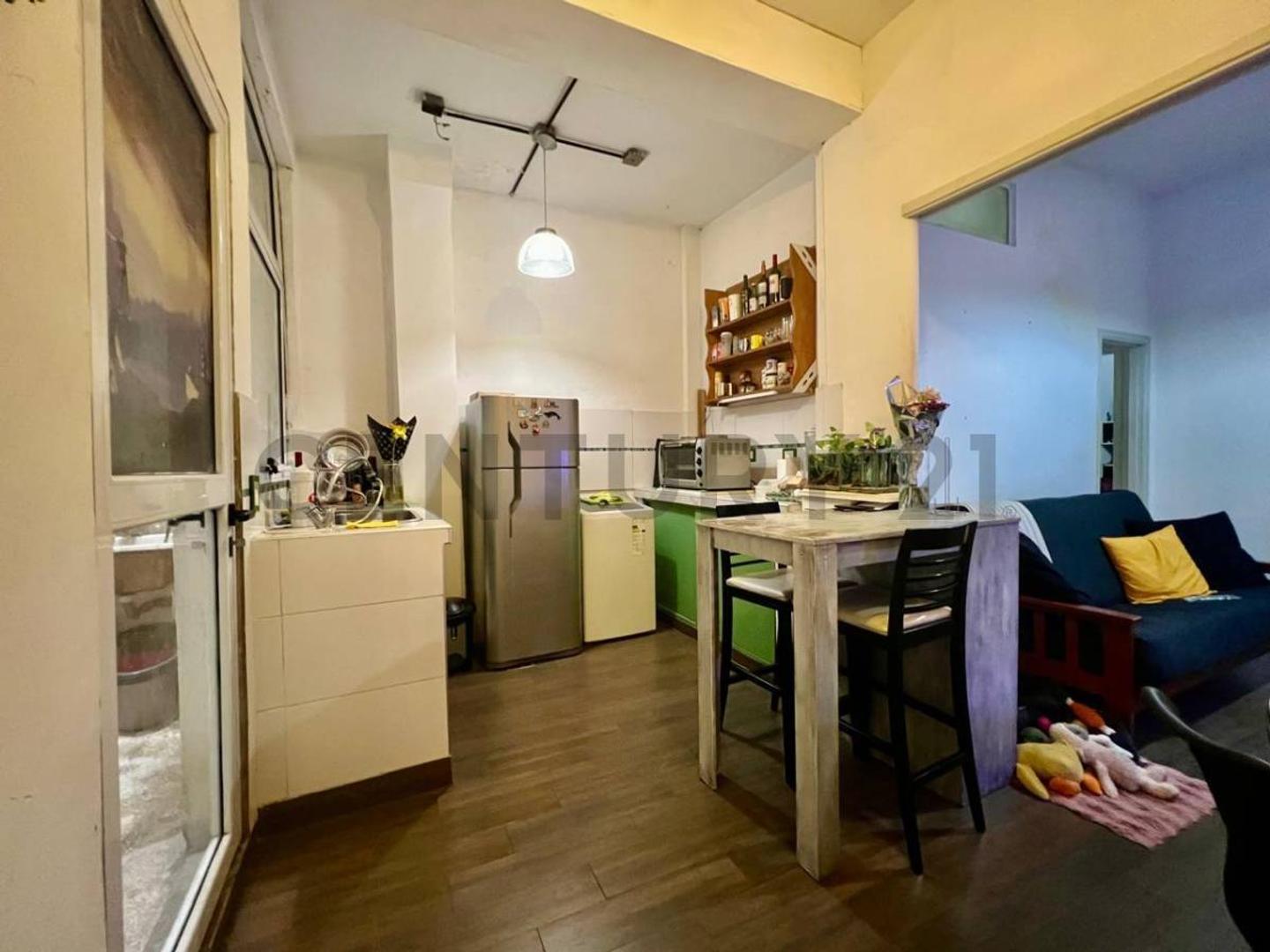 Venta Departamento 1 dormitorio 1955 años, con balcón, 41m2, Bolivar 187 piso 0, Monserrat ...