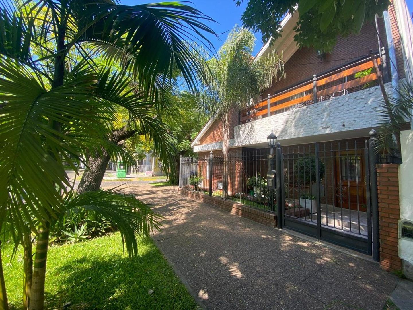 Casa Venta 15 años 5 ambientes, 300m2, 2 cocheras, Carlos Maria Alvear ...