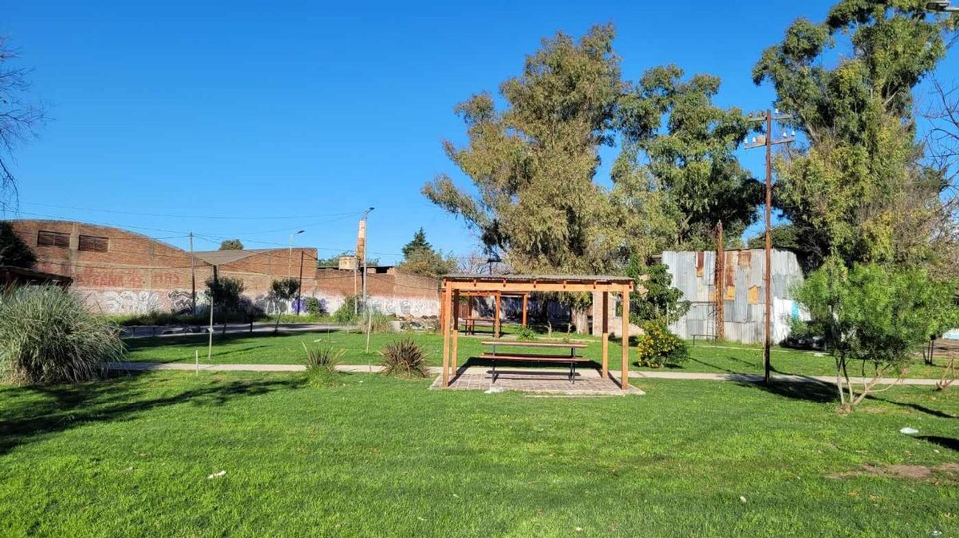 Venta Casa 19 años 2 dormitorios, 2 cocheras, 240m2, Coronel Lynch 1900 ...