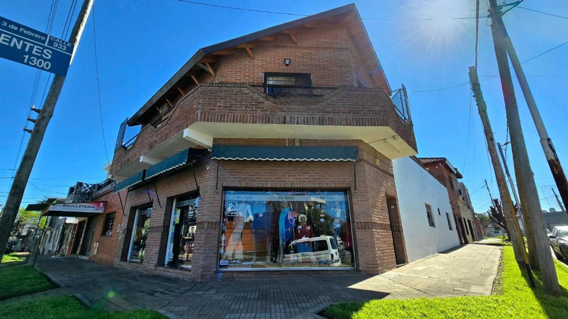 Venta Casa 3 dormitorios 17 años, 2 cocheras, 252m2, Gabino Ezeiza 9200 ...