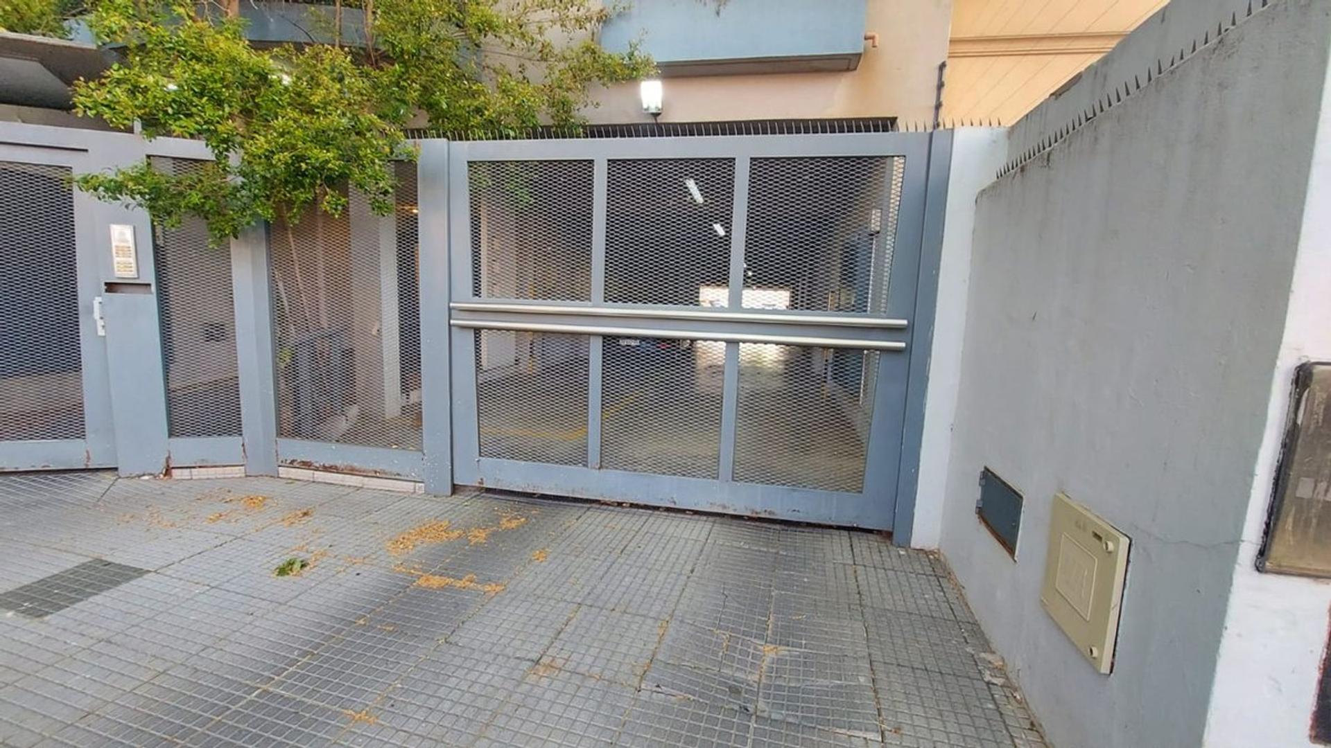 Cochera Venta Villa del Parque Devoto cubierta, Llavallol 3300, Villa ...