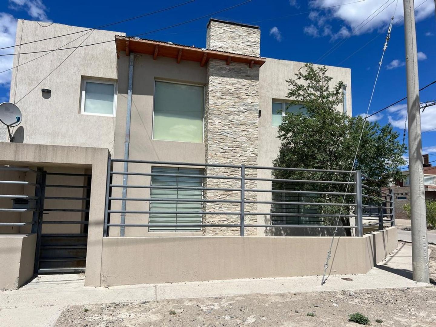 Venta Casa 4 dormitorios 10 años, 186m2, San Lorenzo 2300, Comodoro ...